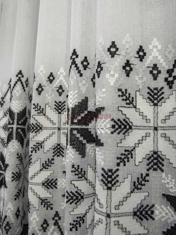 Perdea in cristal, cu broderie traditional Romaneasca